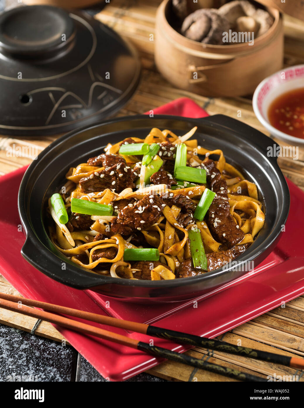 Beef chow fun. Cantonese noodle stir fry. Chinese Food Stock Photo - Alamy