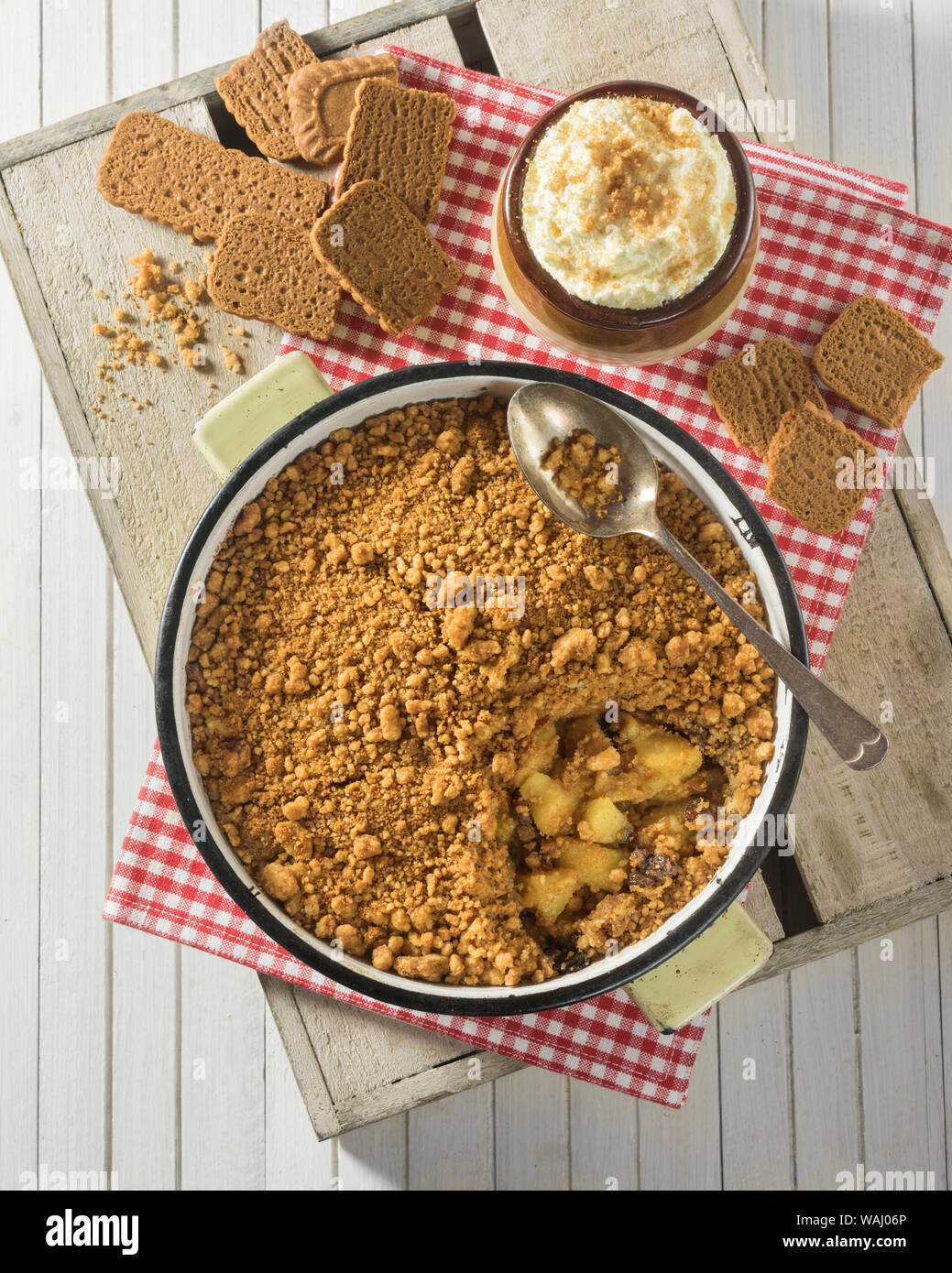 Speculoos crumble. Apple dessert made with Speculoos Lotus Biscoff ...