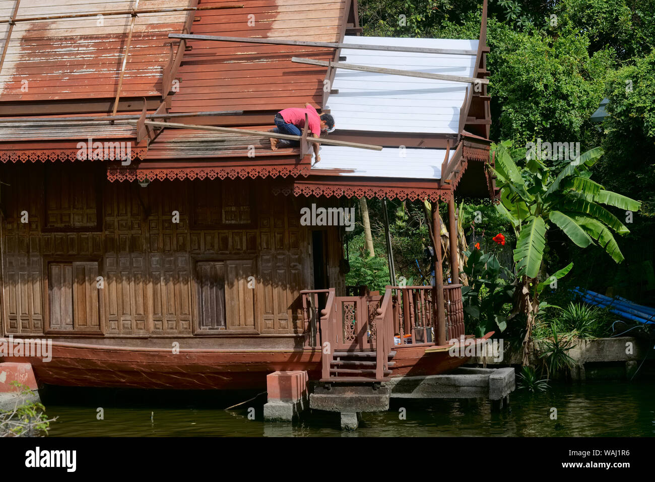 Boat shaped roof hi-res stock photography and images - Alamy