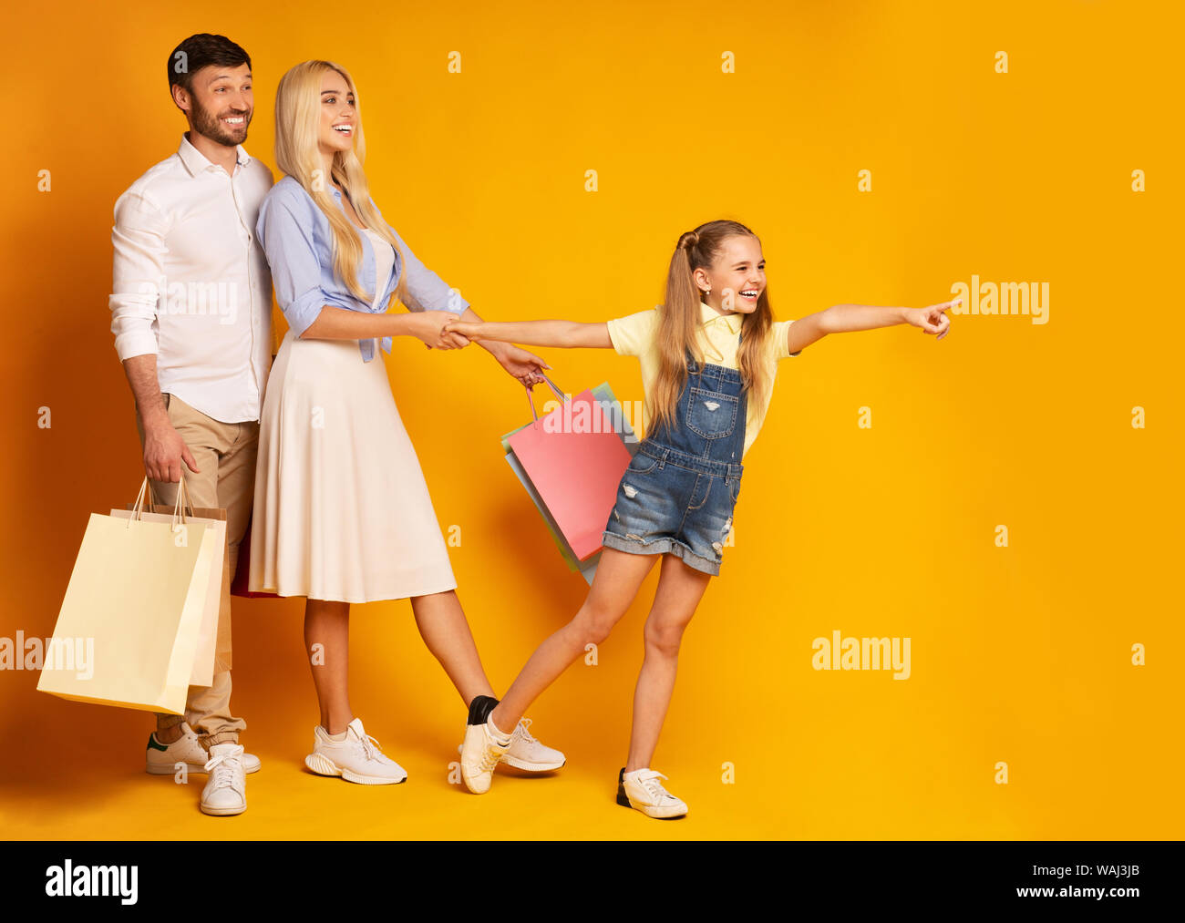 Parents showing something hi-res stock photography and images - Alamy
