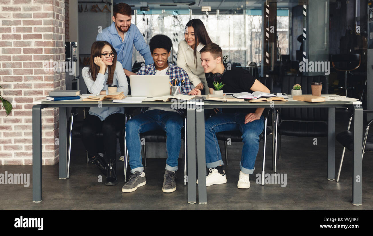 Students working computer library hi-res stock photography and images ...