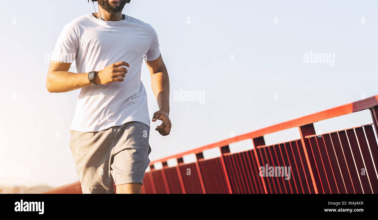 Guy jogging hi-res stock photography and images - Alamy
