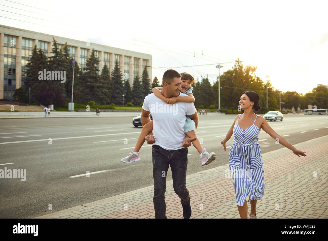 Happy smiling hi-res stock photography and images - Alamy