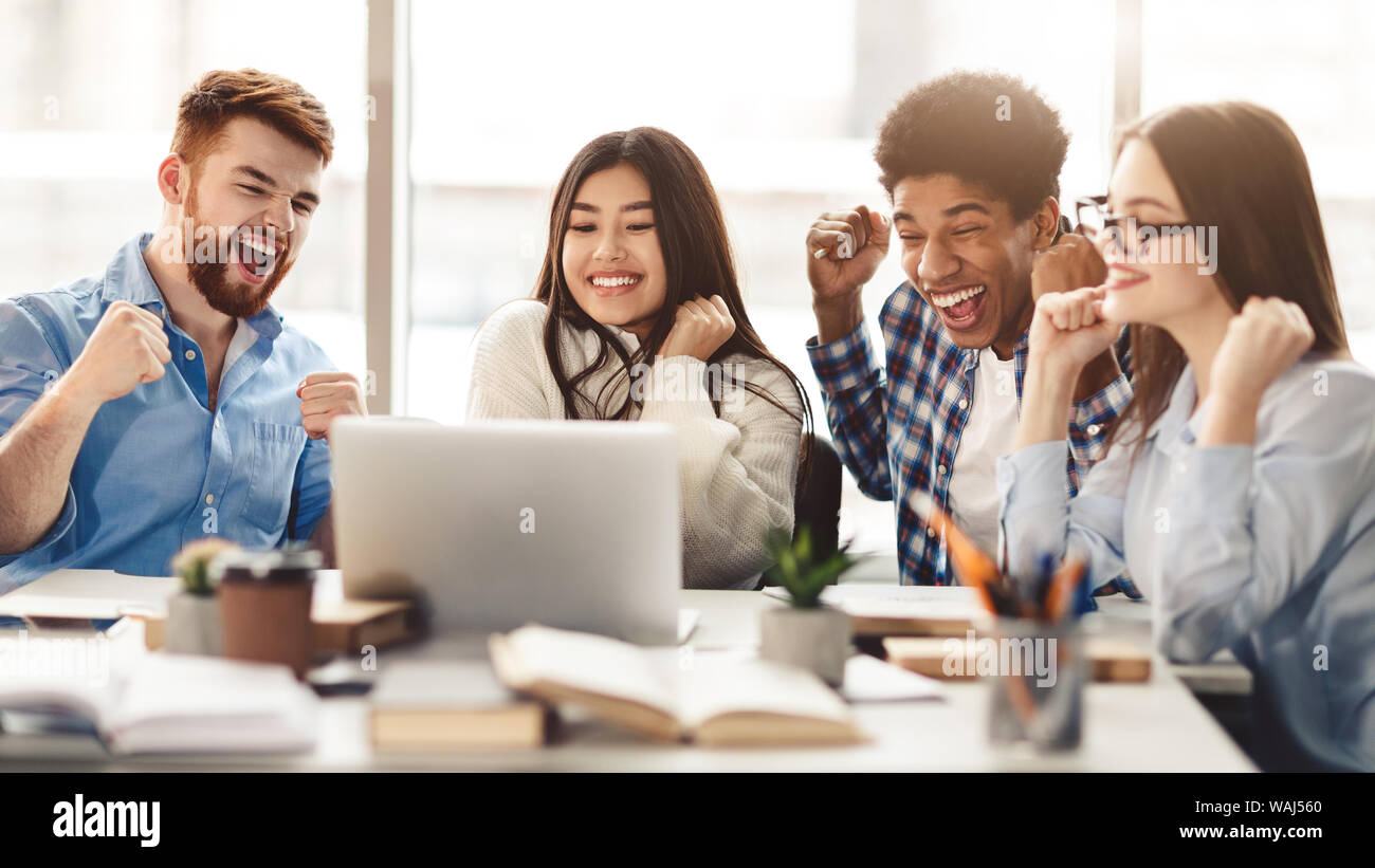 Student grades computer hi-res stock photography and images - Alamy