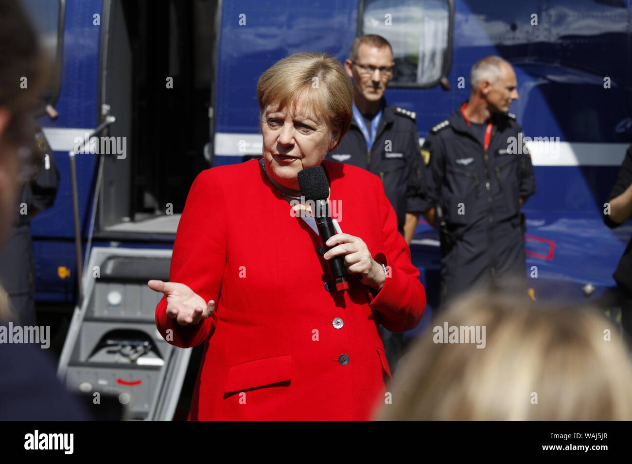 Angela Merkel beim Tag der offenen Tür der Bundesregierung im ...