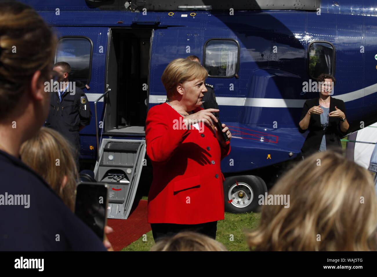 Angela Merkel beim Tag der offenen Tür der Bundesregierung im ...