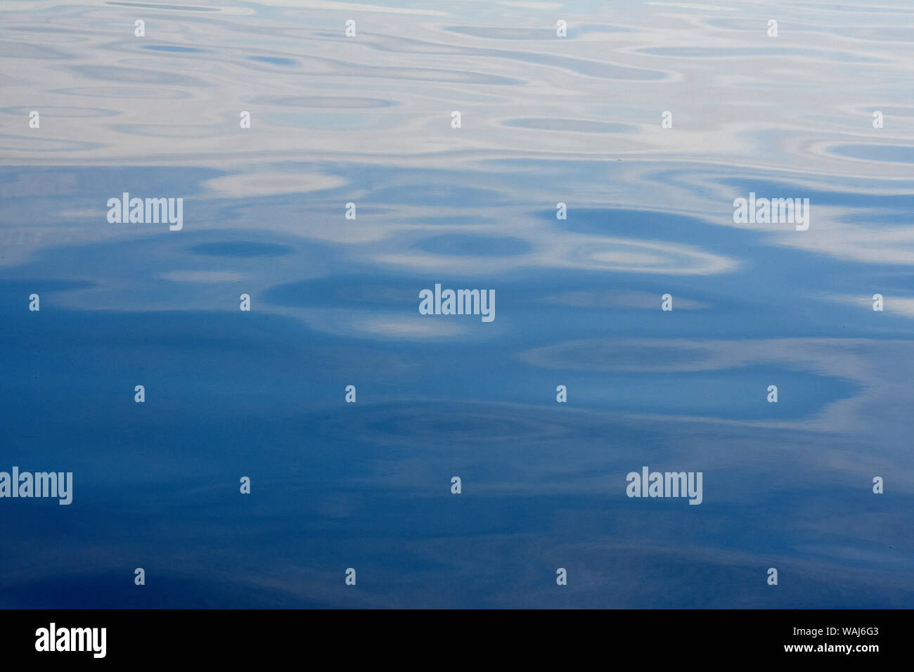Ripple art hi-res stock photography and images - Alamy