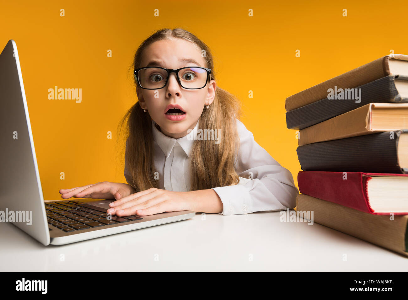 Scared kid school hi-res stock photography and images - Alamy