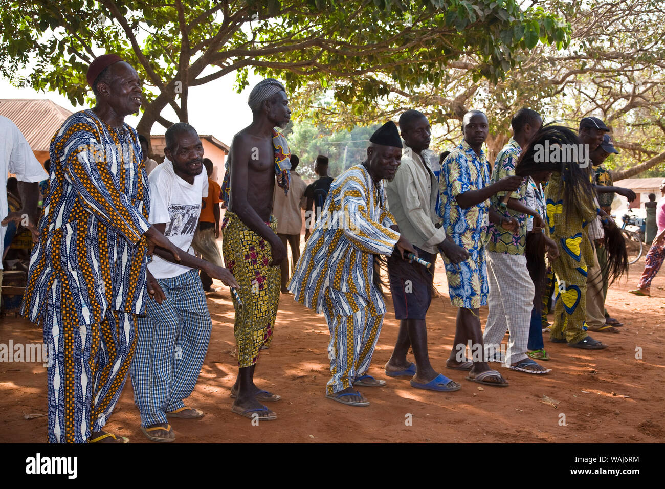 Gelede mask dance hi-res stock photography and images - Alamy