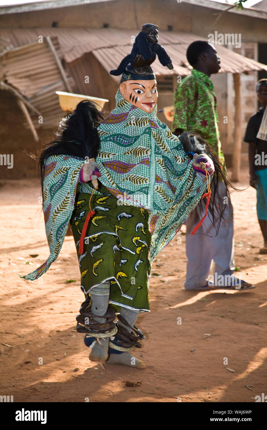 Gelede mask dance hi-res stock photography and images - Alamy