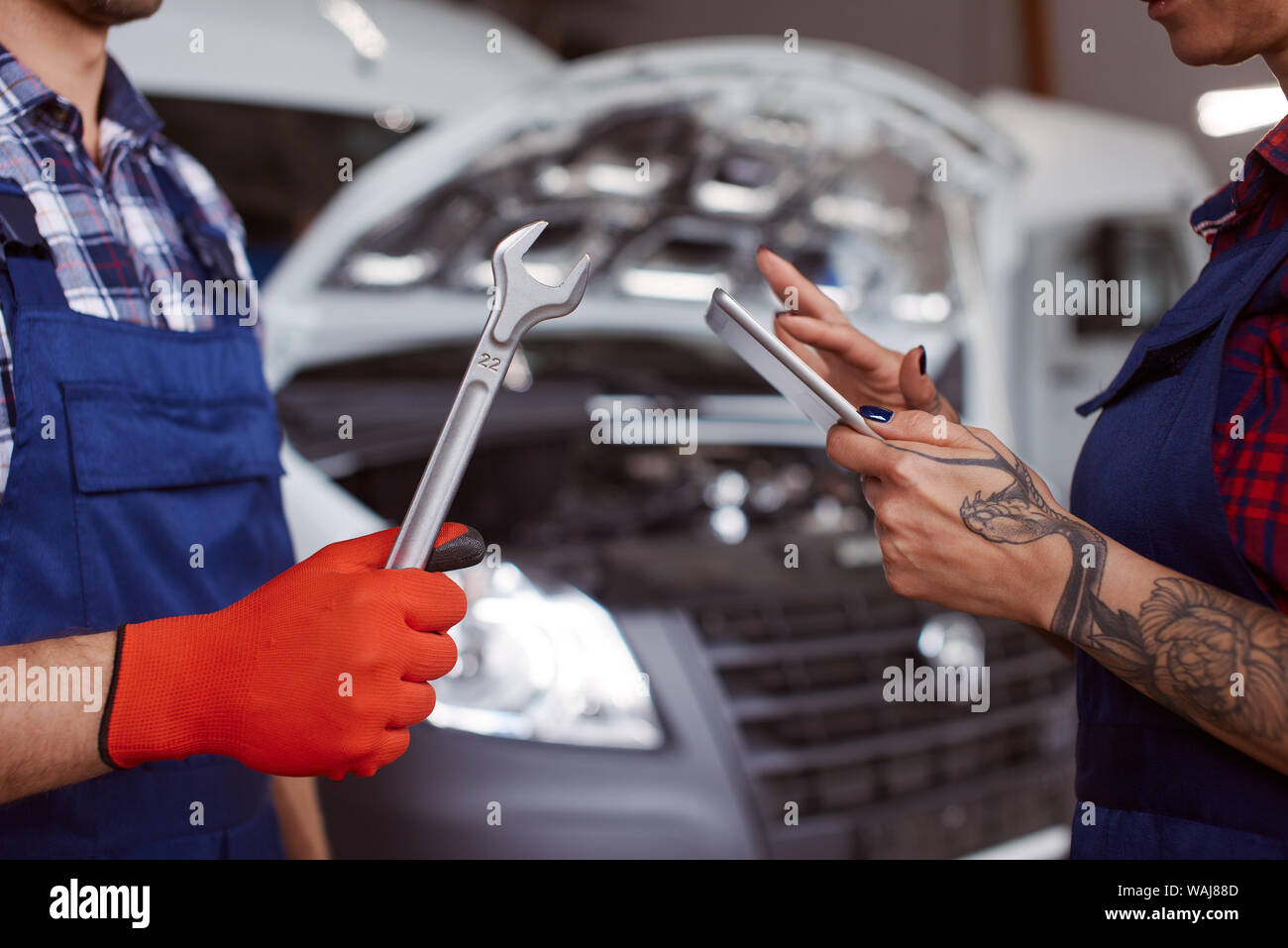 Automechanics hi-res stock photography and images - Alamy