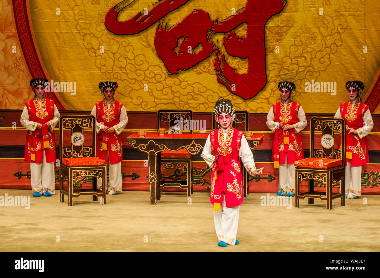 Chinese Opera performers, Ko Shan Theatre, Kowloon, Hong Kong, China ...