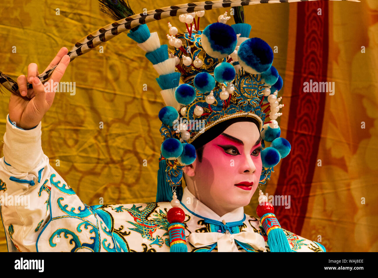 Chinese Opera performers, Ko Shan Theatre, Kowloon, Hong Kong, China ...