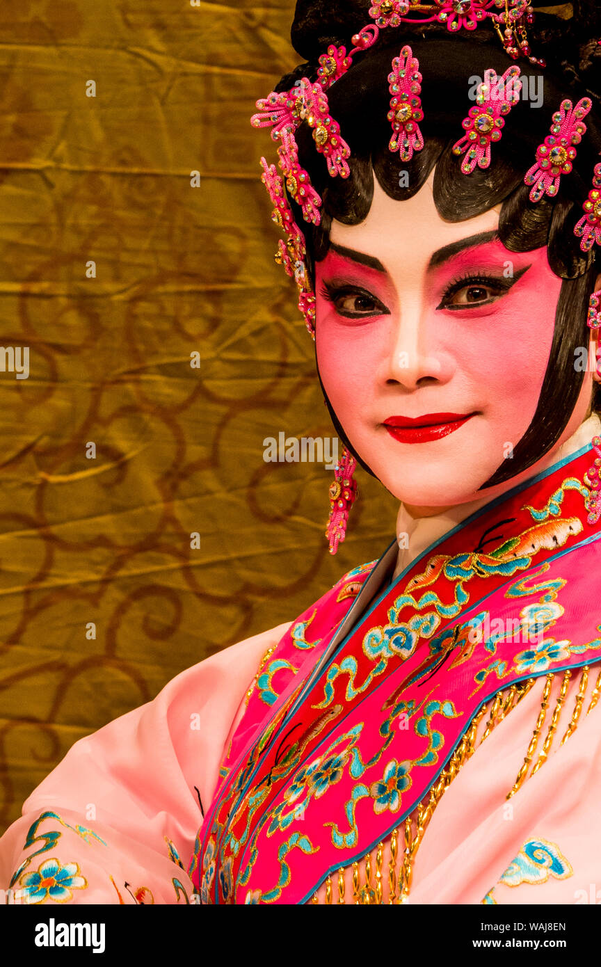 Chinese opera theatre theater actress hi-res stock photography and ...