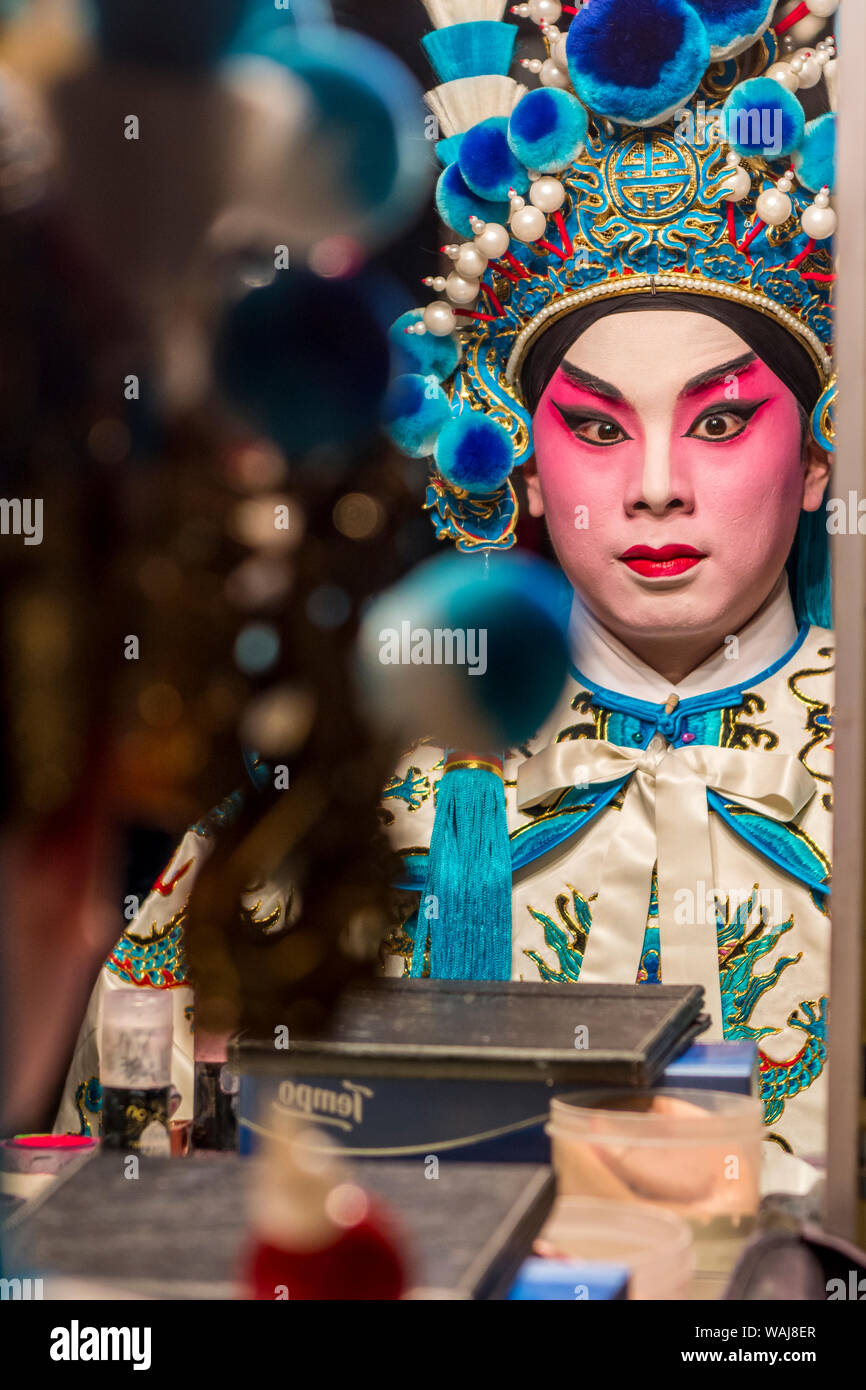 Chinese Opera performers, Ko Shan Theatre, Kowloon, Hong Kong, China ...