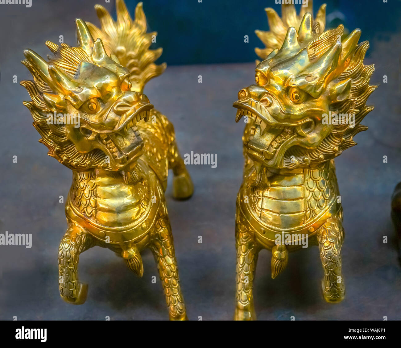 Chinese replica bronze dragons Panjiayuan Flea Market decorations ...