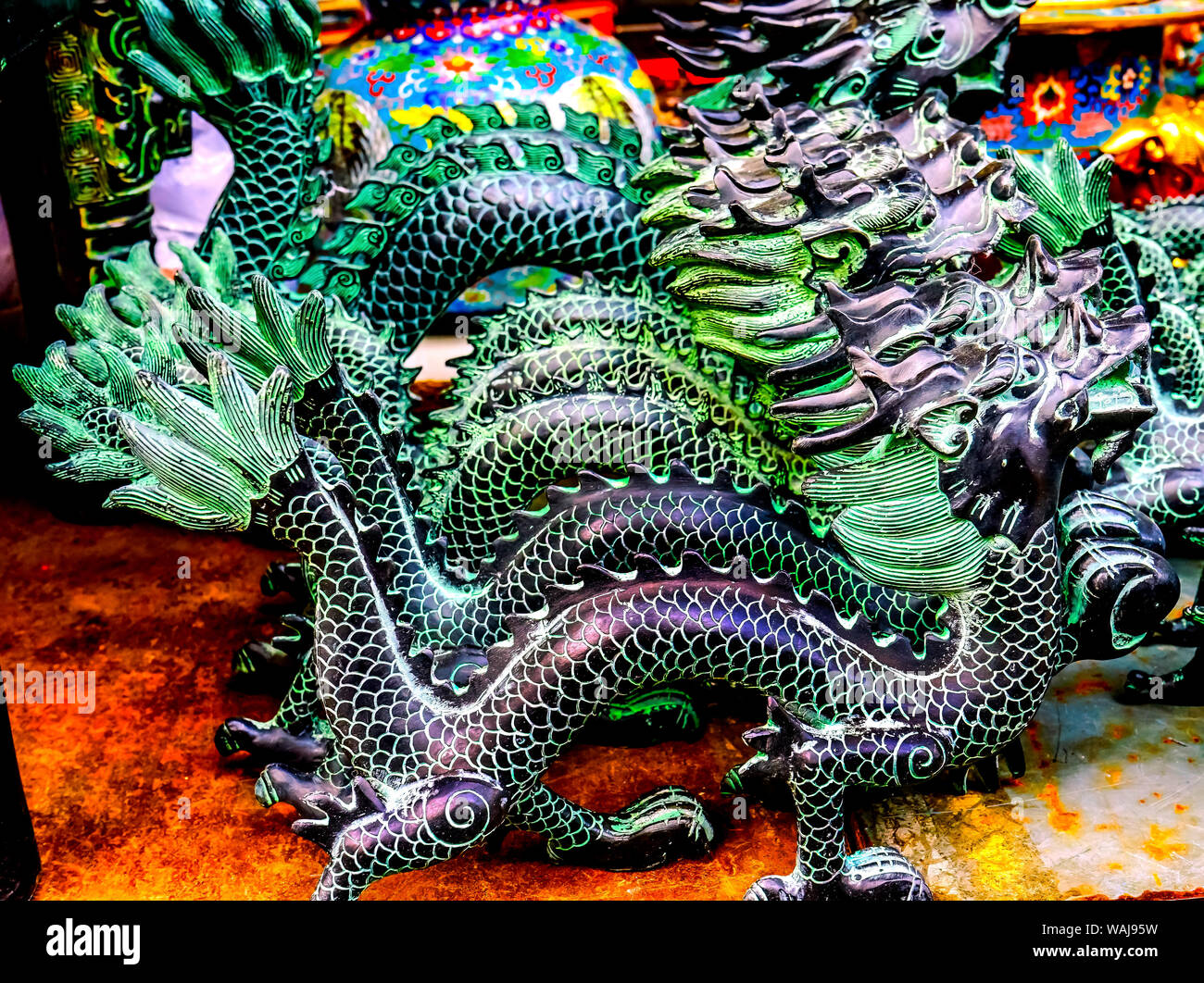 Chinese replica of bronze dragons, Panjuan Flea Market decorations ...