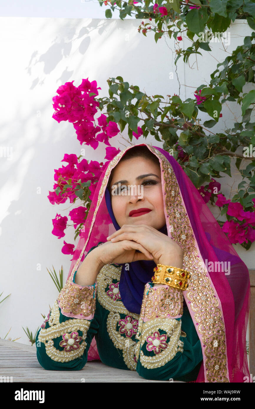Arab woman in traditional and colorful dress. Qantab fishing village ...