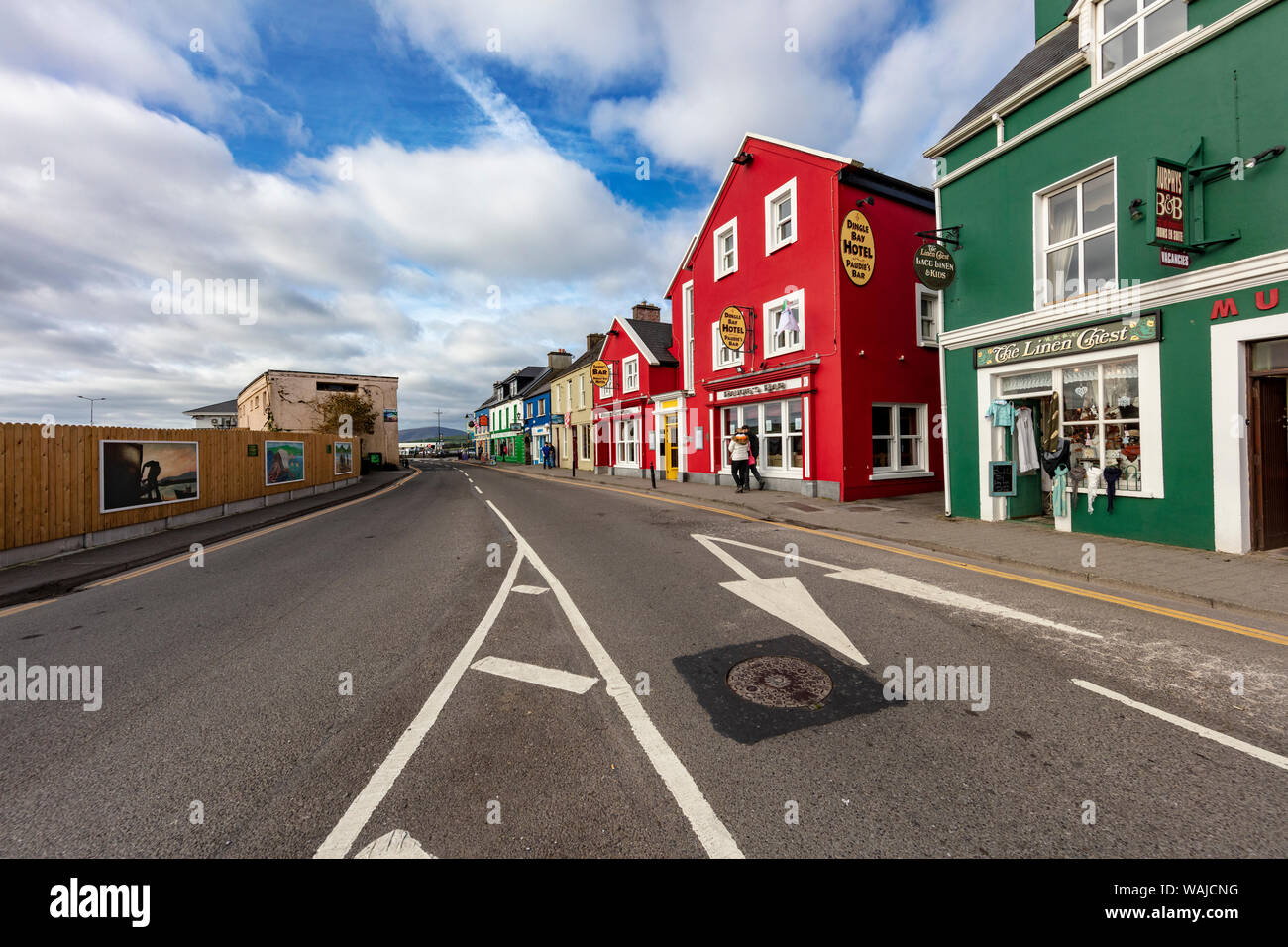 Lining the streets hi-res stock photography and images - Alamy