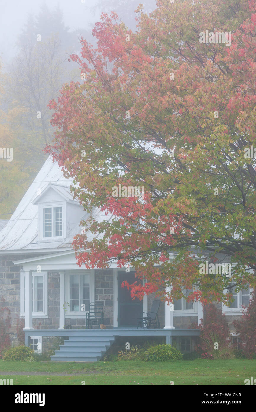 Traditional canadian house hi-res stock photography and images - Alamy