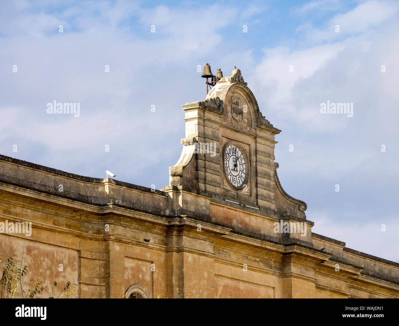 Clock on facade old hi-res stock photography and images - Alamy