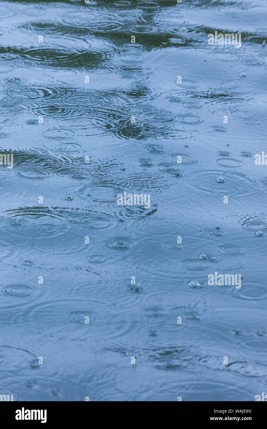 Falling on water hi-res stock photography and images - Alamy