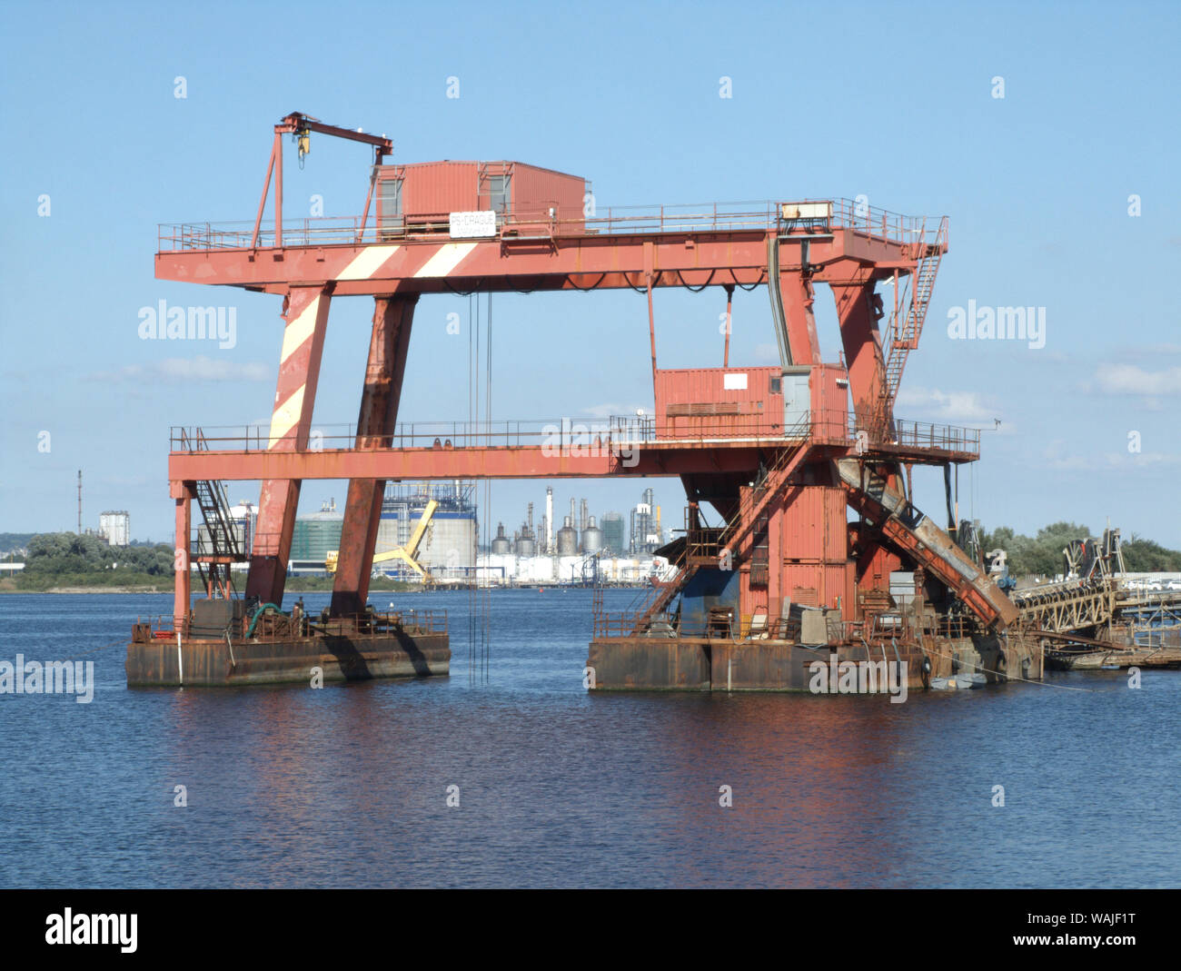 Aggregate dredger hi-res stock photography and images - Alamy