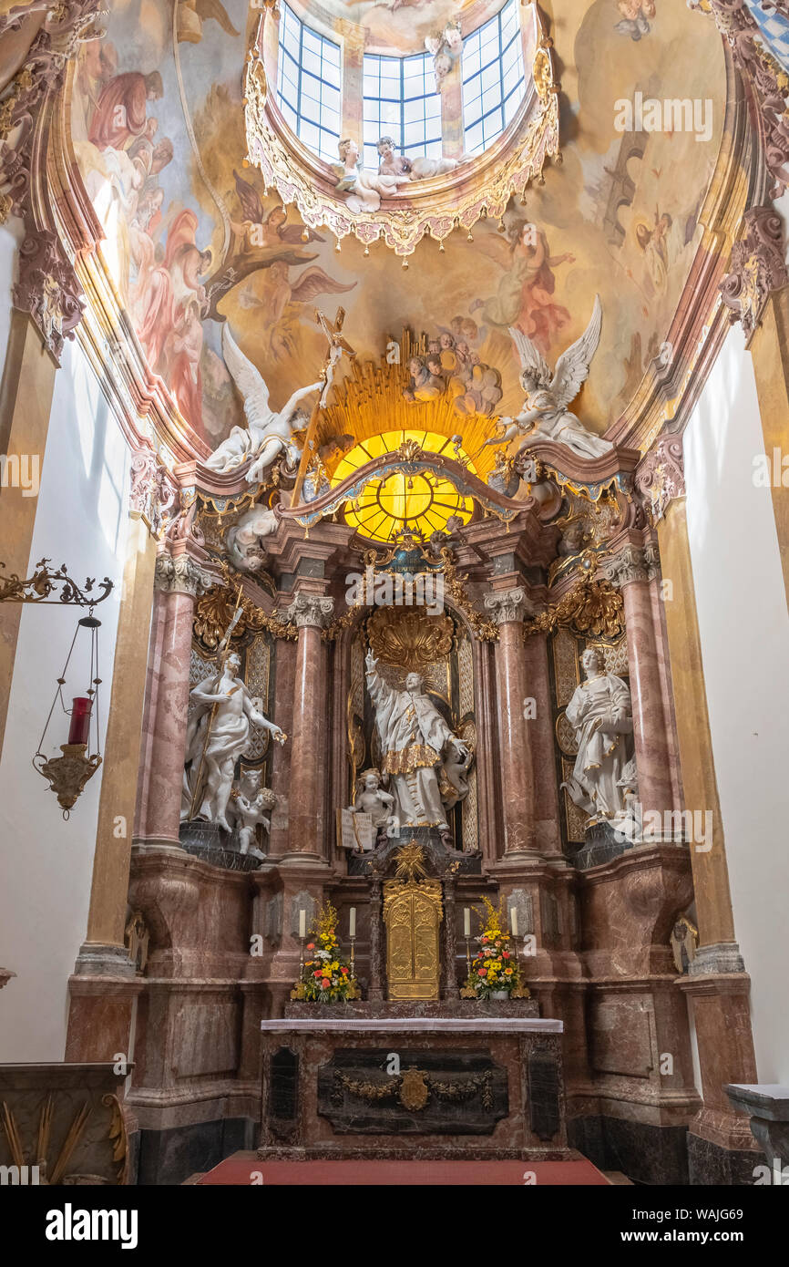 Side altar cathedral hi-res stock photography and images - Alamy
