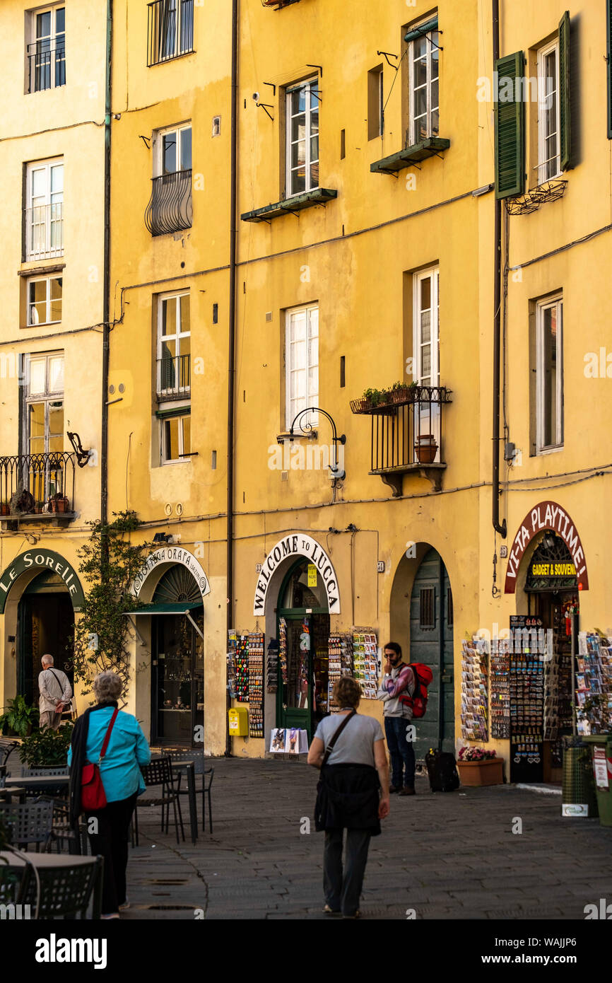 Italy, Lucca street scene Stock Photo - Alamy