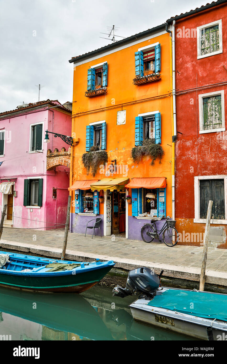 Historic narrow boat hi-res stock photography and images - Alamy