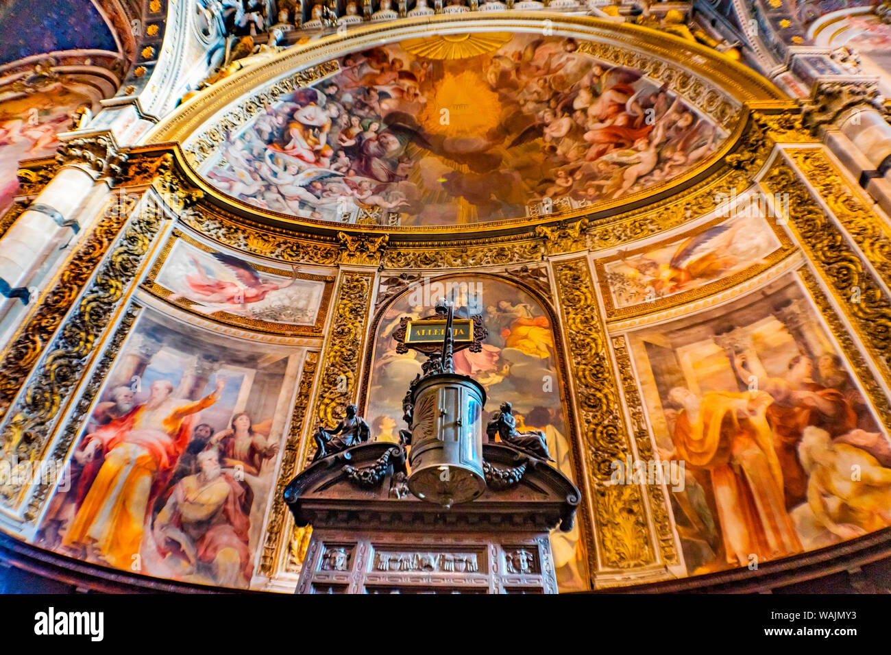 Altar paintings hi-res stock photography and images - Alamy