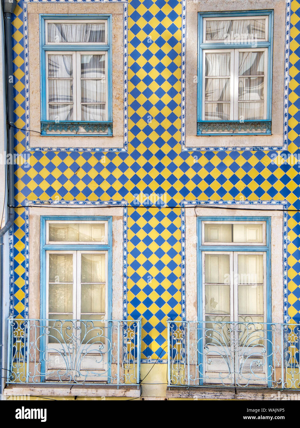 Lisbon tiled walls hi-res stock photography and images - Alamy