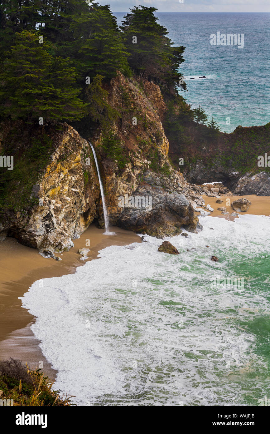 MacWay Falls in winter at Julia Pfeiffer Park, Big Sur Stock Photo - Alamy