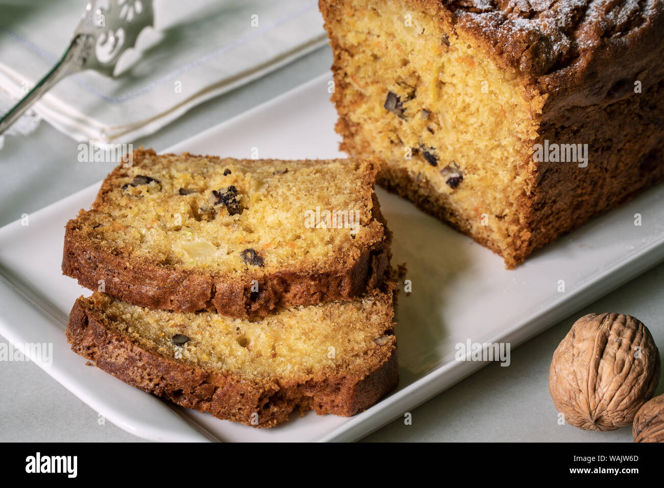 Tray bake fruit cake hi-res stock photography and images - Alamy