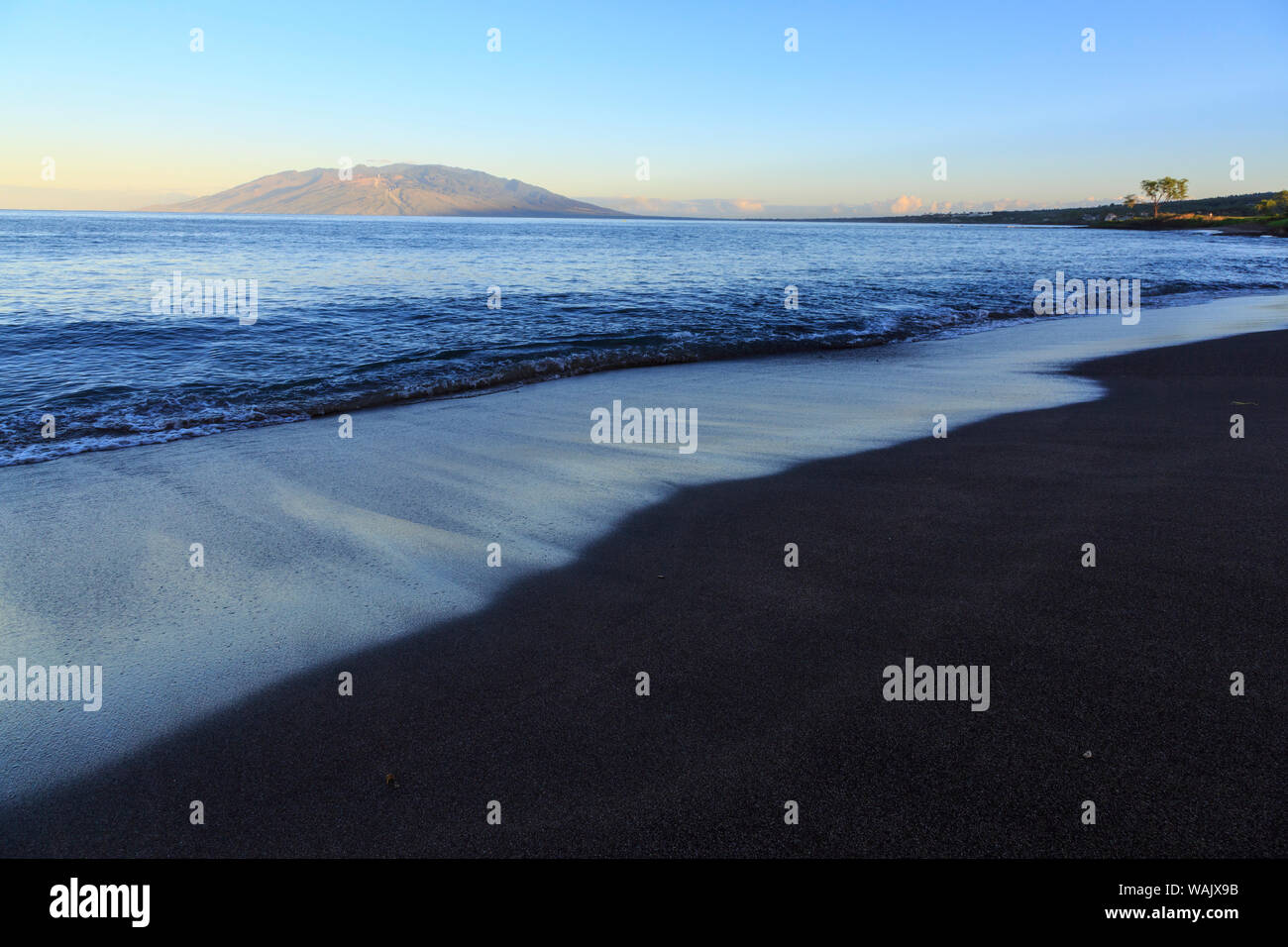 Black sand beach, Makena State Park, Maui, Hawaii, USA Stock Photo - Alamy