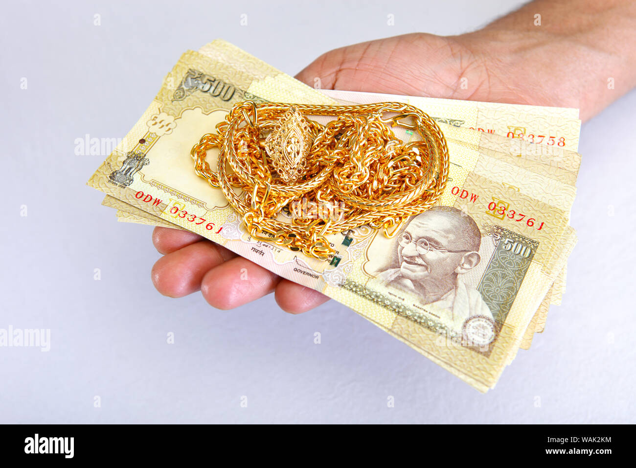 Jewelry with banknotes representing "Gold Loan" concept Stock Photo - Alamy