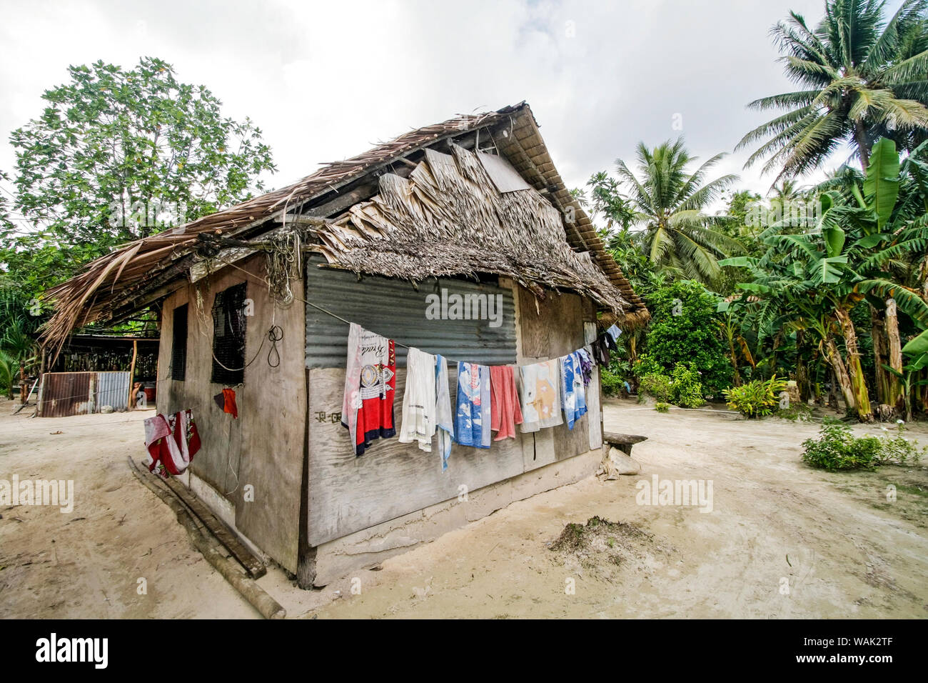 Palm thatch hut hi-res stock photography and images - Alamy