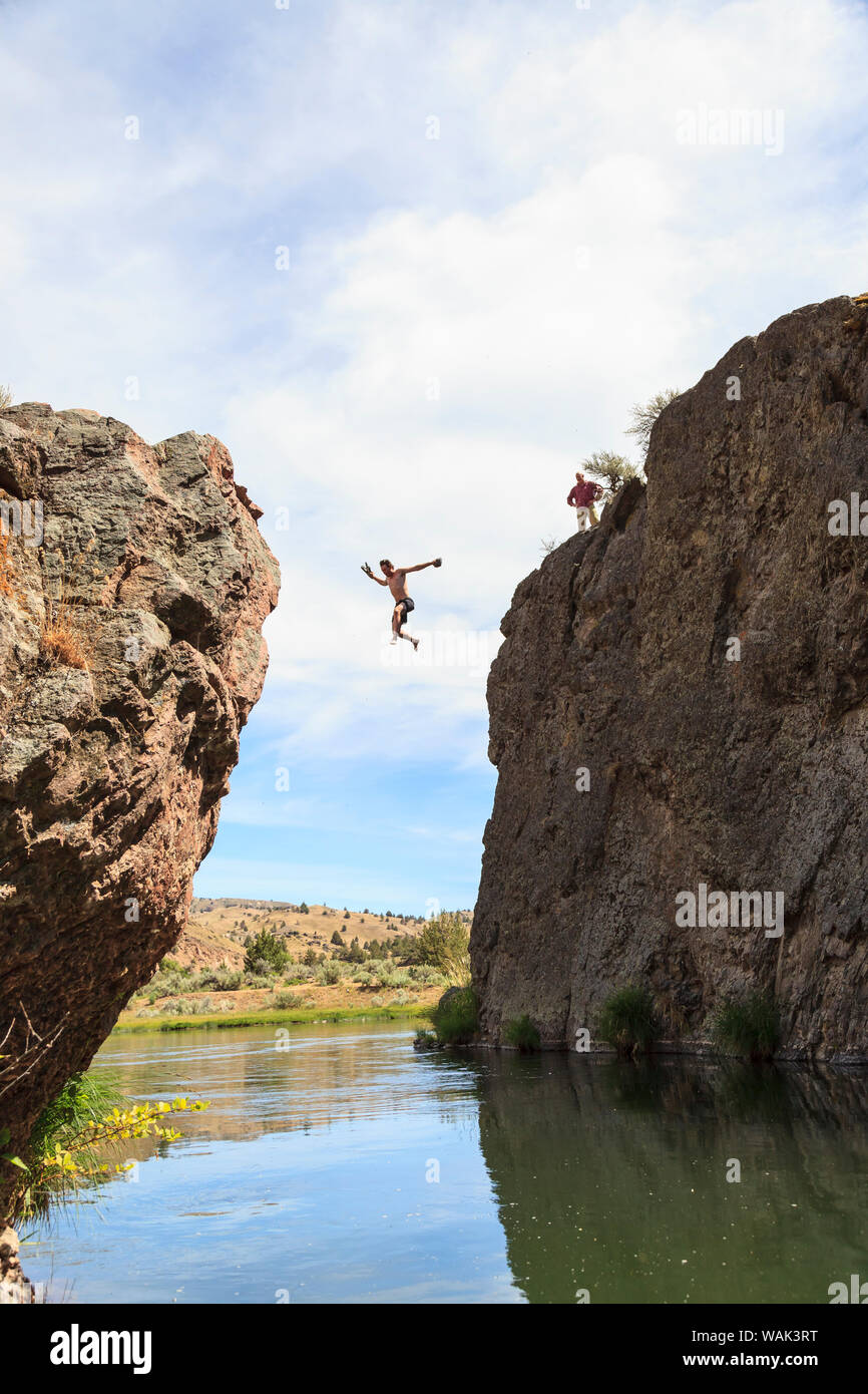 Cliff jumping hi-res stock photography and images - Alamy