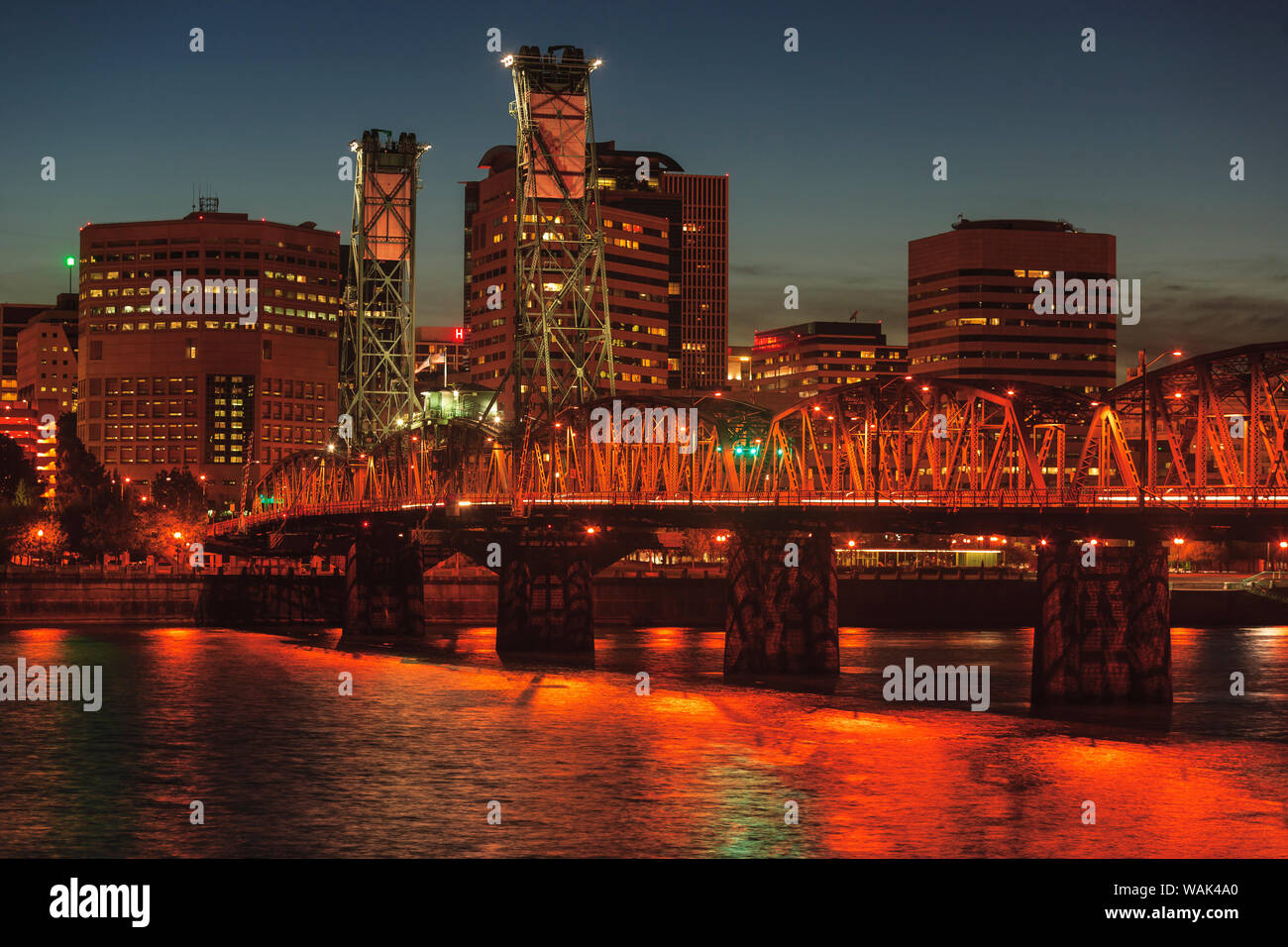 Hawthorne Bridge and city skyline. Willamette River, Portland, Oregon ...
