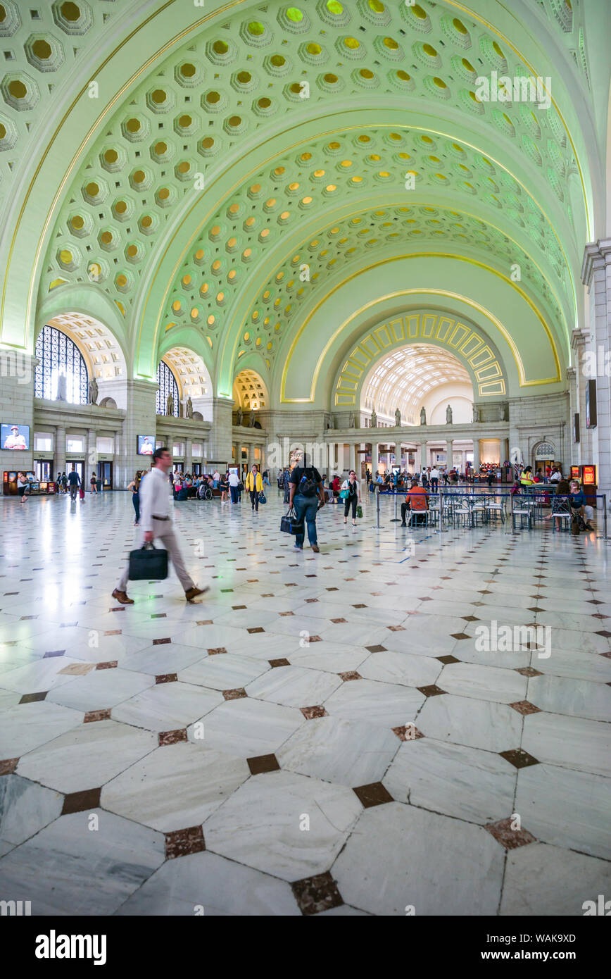 Concourse interior hi-res stock photography and images - Alamy