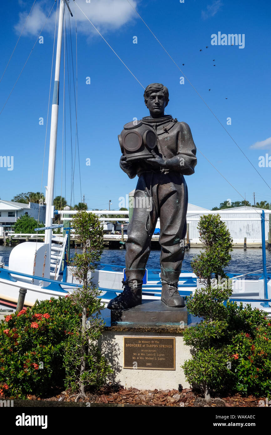 Monument of a sponger to celebrate the sponge divers Stock Photo - Alamy