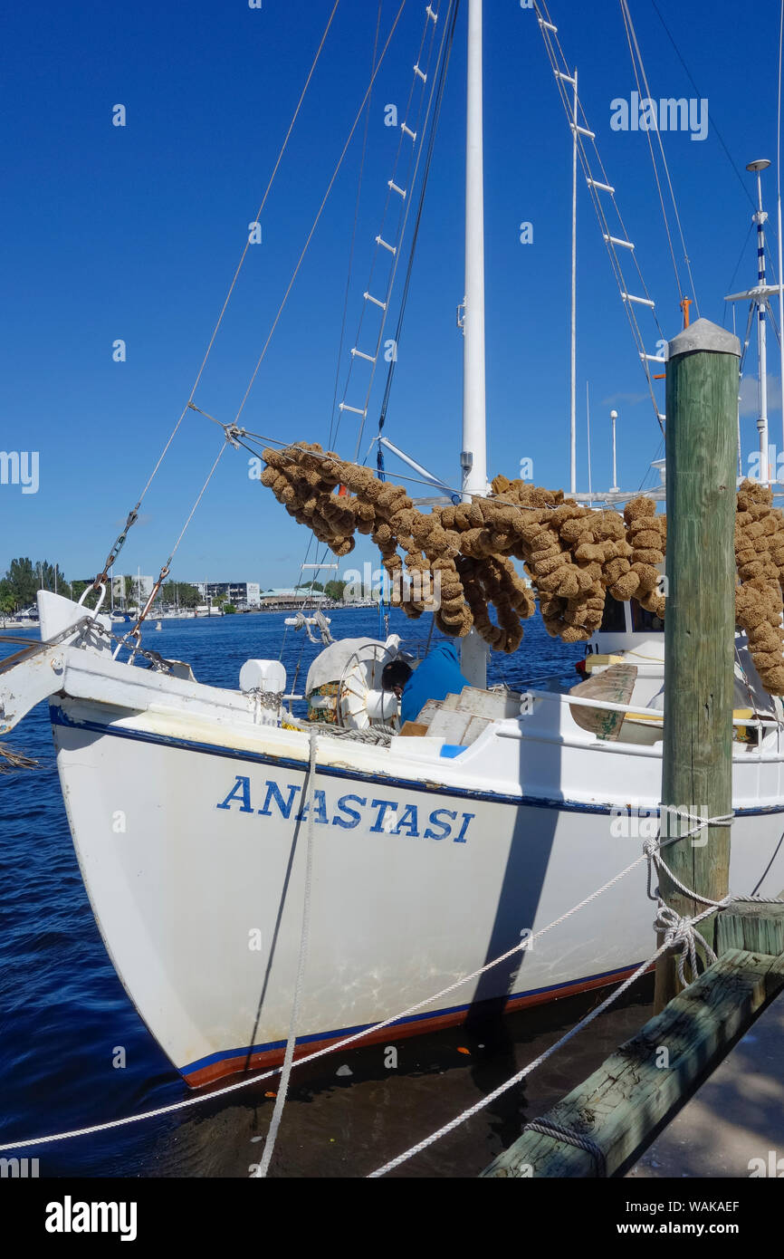 Sponge boat hi-res stock photography and images - Alamy