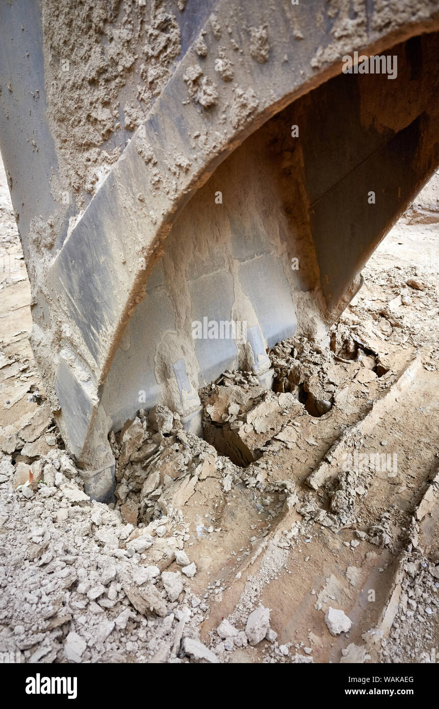 Picture of an excavator bucket digging in the dirt Stock Photo - Alamy