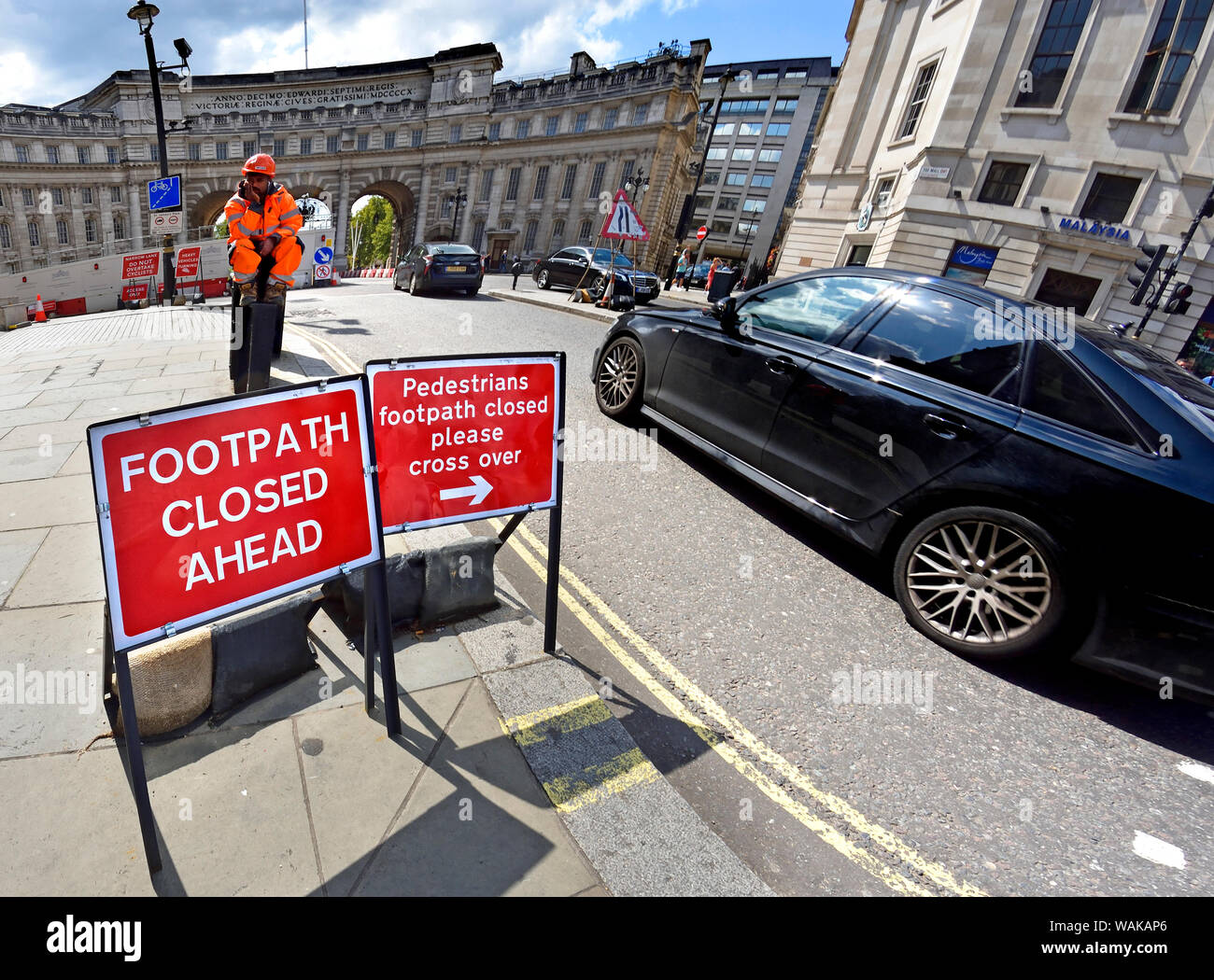 London road signs hi-res stock photography and images - Alamy