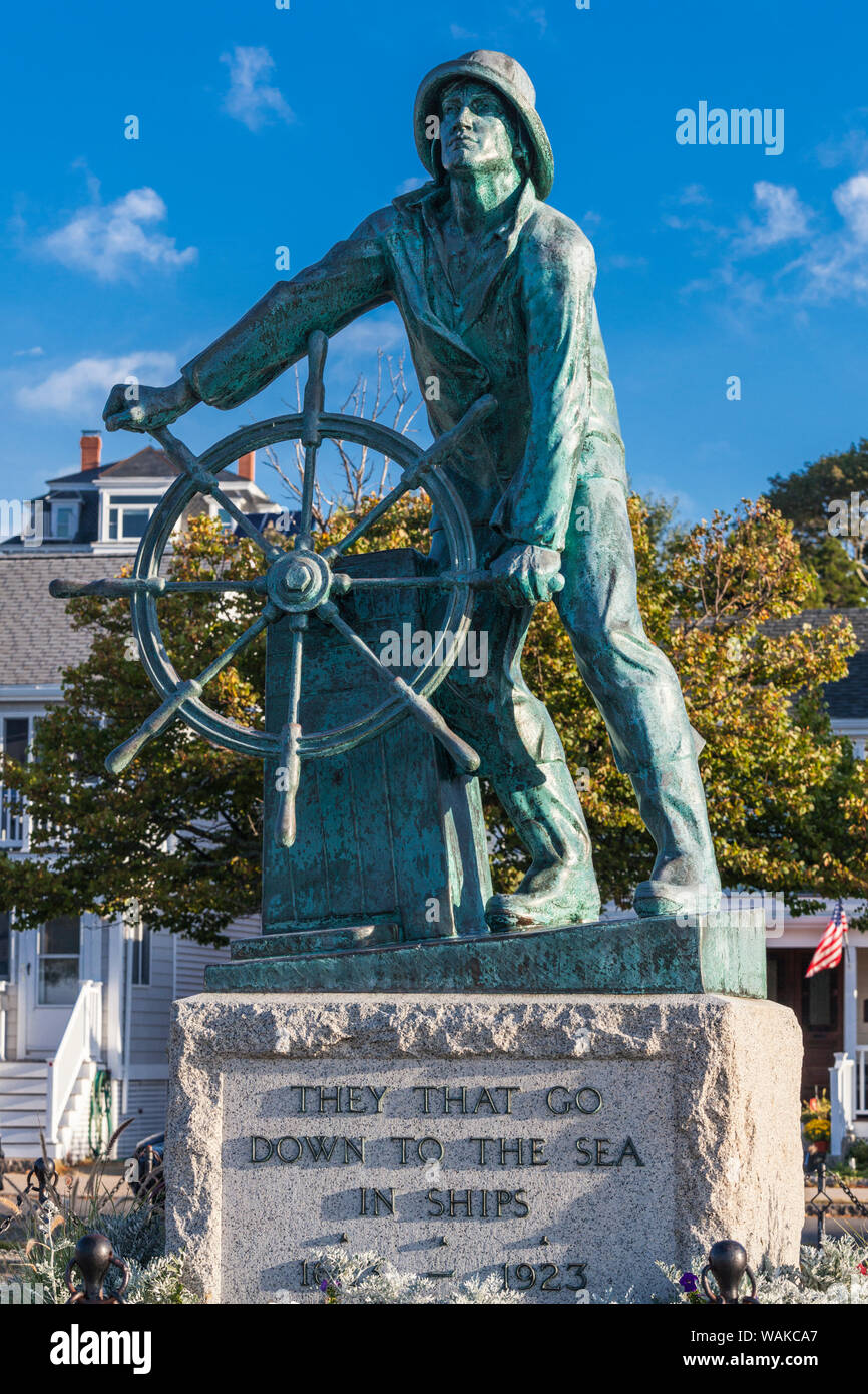 Man at the wheel statue gloucester hi-res stock photography and images ...
