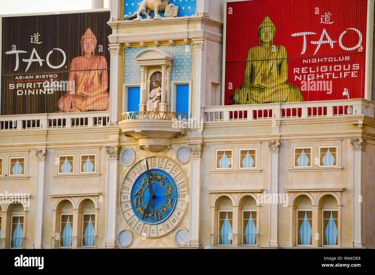 Strip wall clock hi-res stock photography and images - Alamy