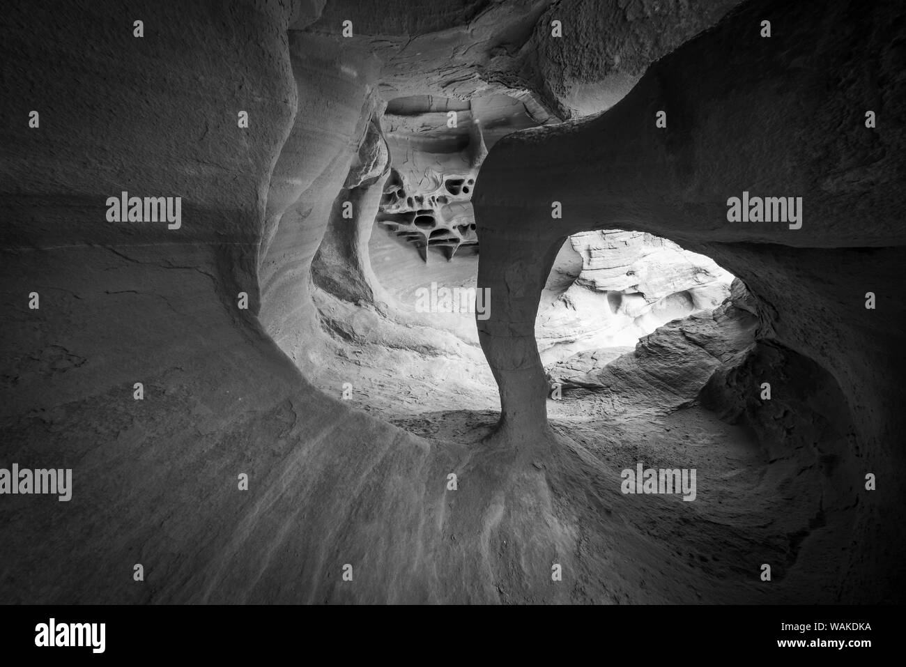 Windstone Arch (Fire Arch), Valley of Fire State Park, Nevada, USA ...