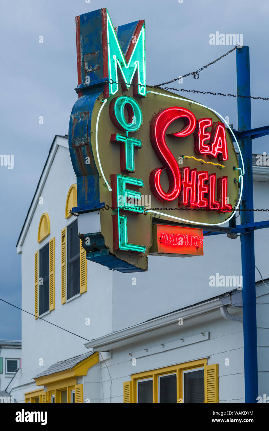 Motel neon sign hi-res stock photography and images - Alamy