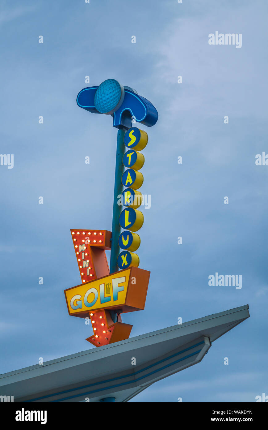 USA, New Jersey, Wildwoods. 1950's Doo-Wop architecture, neon sign ...