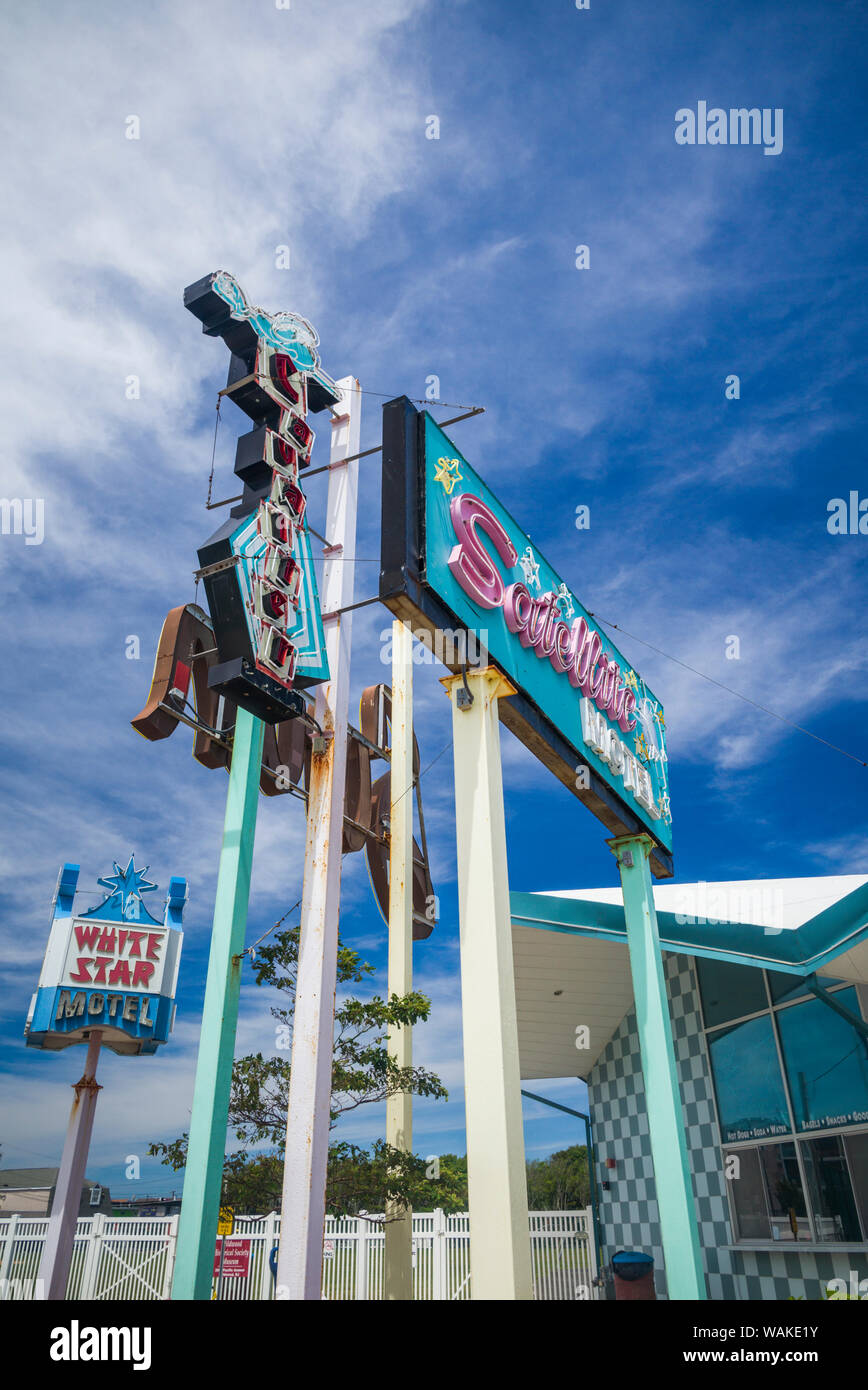 USA, New Jersey, Wildwoods. 1950's Doo-Wop architecture, old neon motel ...